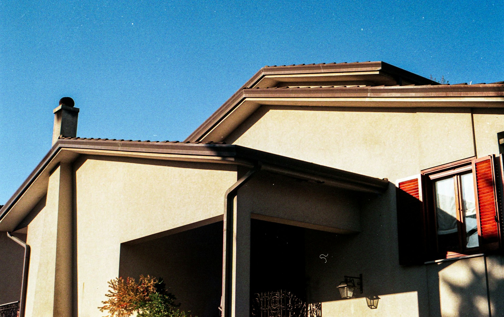 Professional Gutter Contractor in Malaysia | Roof Gutter Installation ...